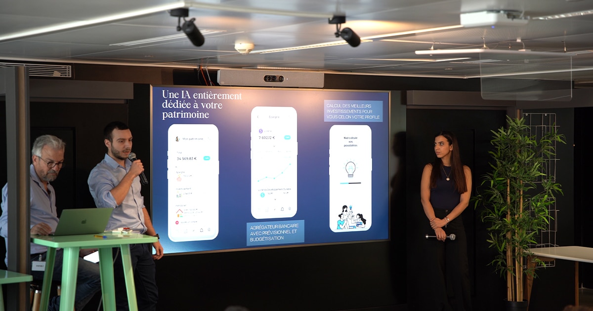 Des étudiants de l'ESGI présentant leur application | ESGI